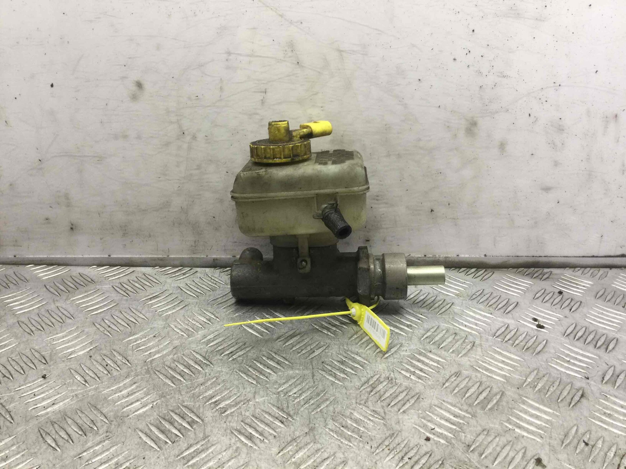 Б/У Цилиндр тормозной главный Skoda Octavia Tour (1996-2000) 2000 г.