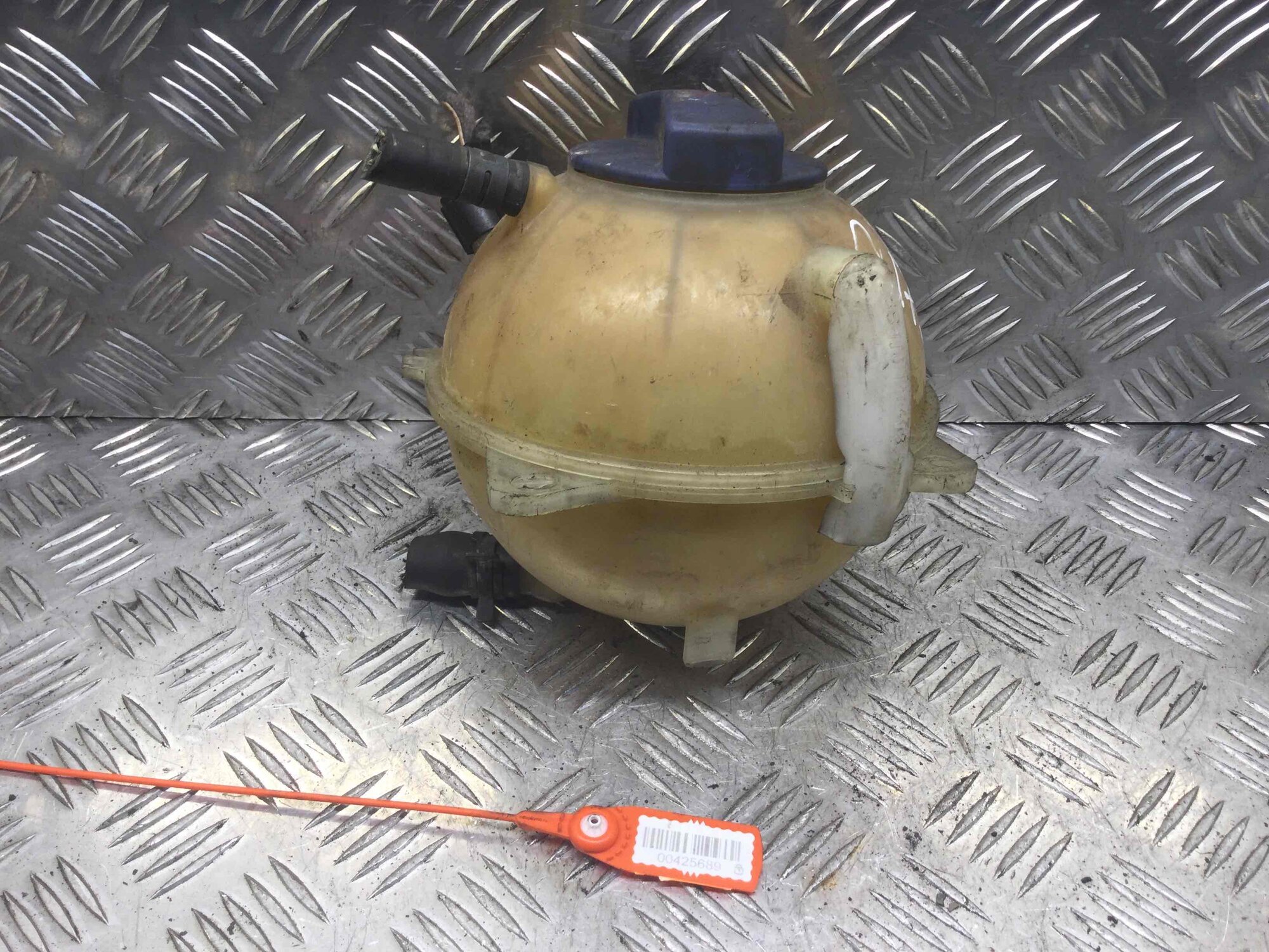 Б/У Бачок расширительный Volkswagen Passat B5 (1996-2000) 1998 г.