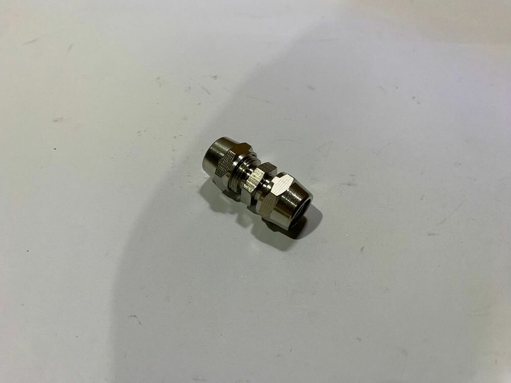 Фитинг с накидной гайкой пневматический для трубки 10 мм прямой / металл, разборный