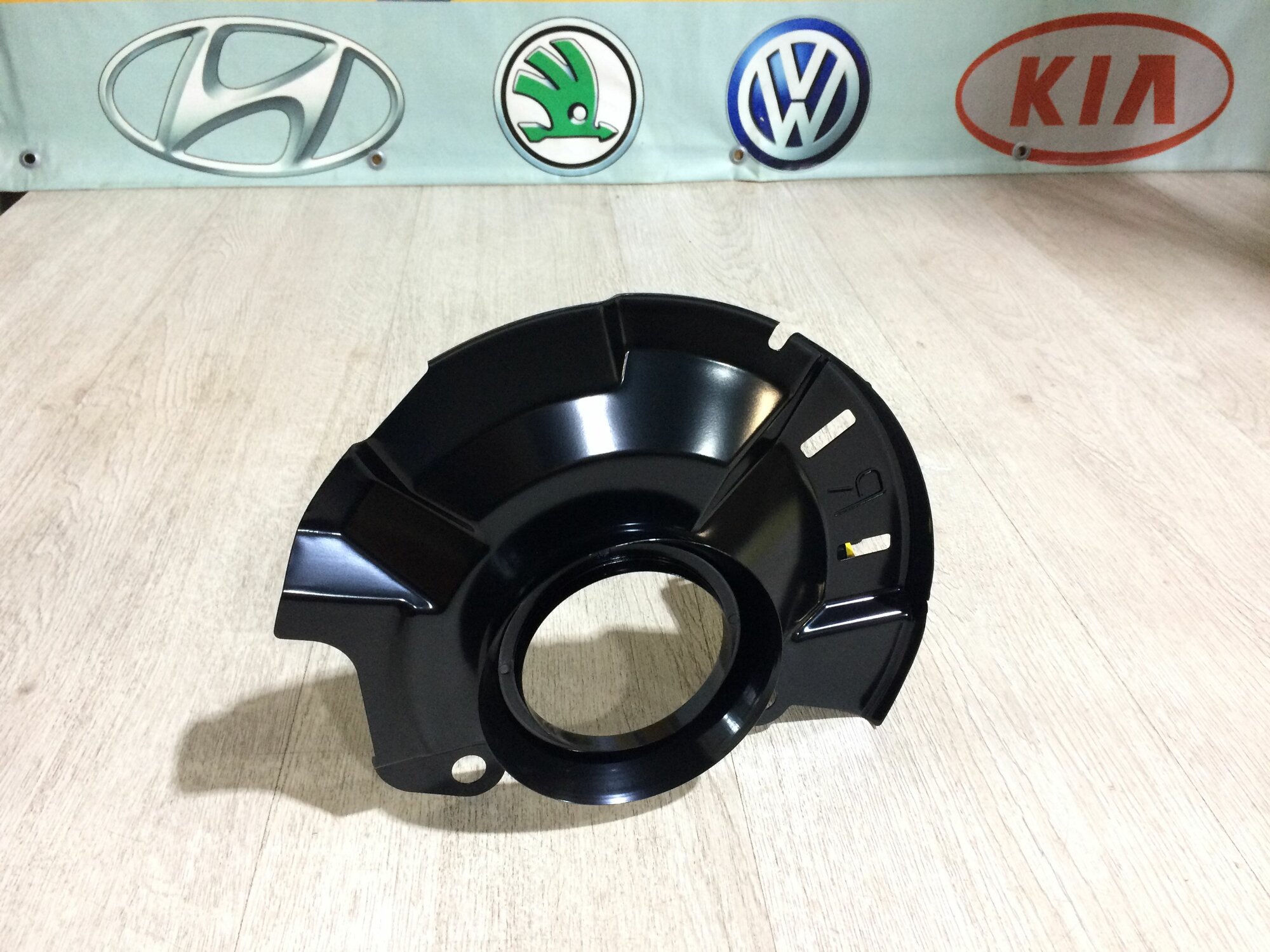 Кожух тормозного диска перед правый Солярис 1 Рио 3 Solaris Rio 2011-2017гг