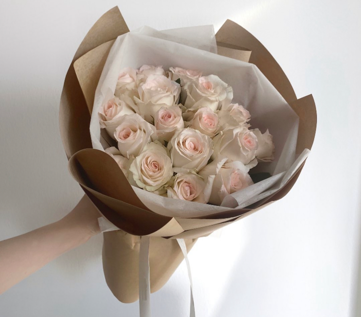 Премиум букет из белых роз, цветы премиум, шикарный, красивый букет цветов, роза.