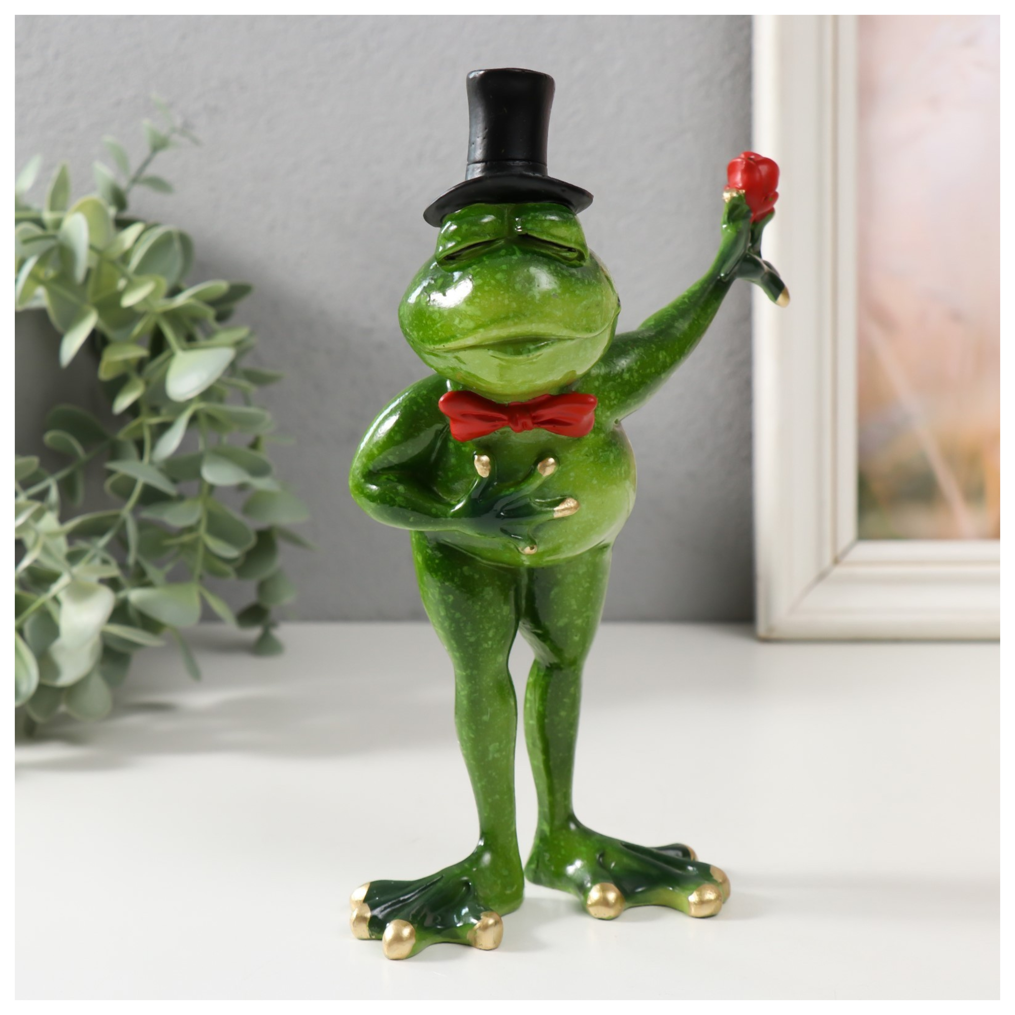 Фигурка «Лягушка Джентльмен с розой»