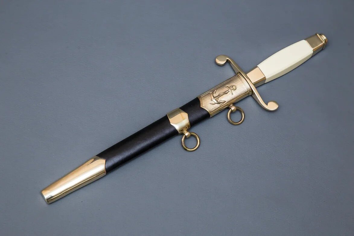 Кортик офицерский Морской (ВМФ) литье латунь, рукоять пластик