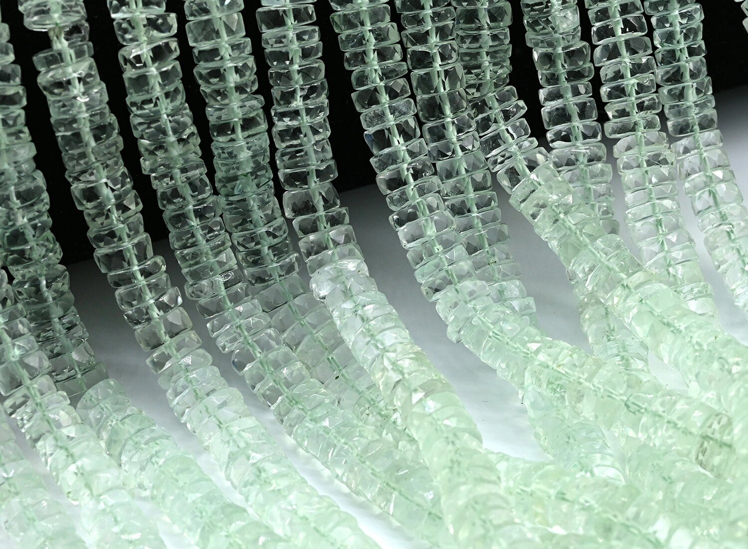 Бусины из аметиста зеленого (празиолит) диски гр.7*3мм, 41см, 165 бусин, 37г .