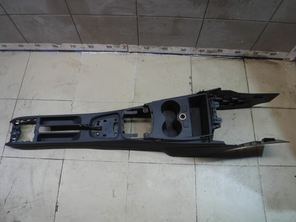 Консоль центральная VW Polo V 6RU863243B82V