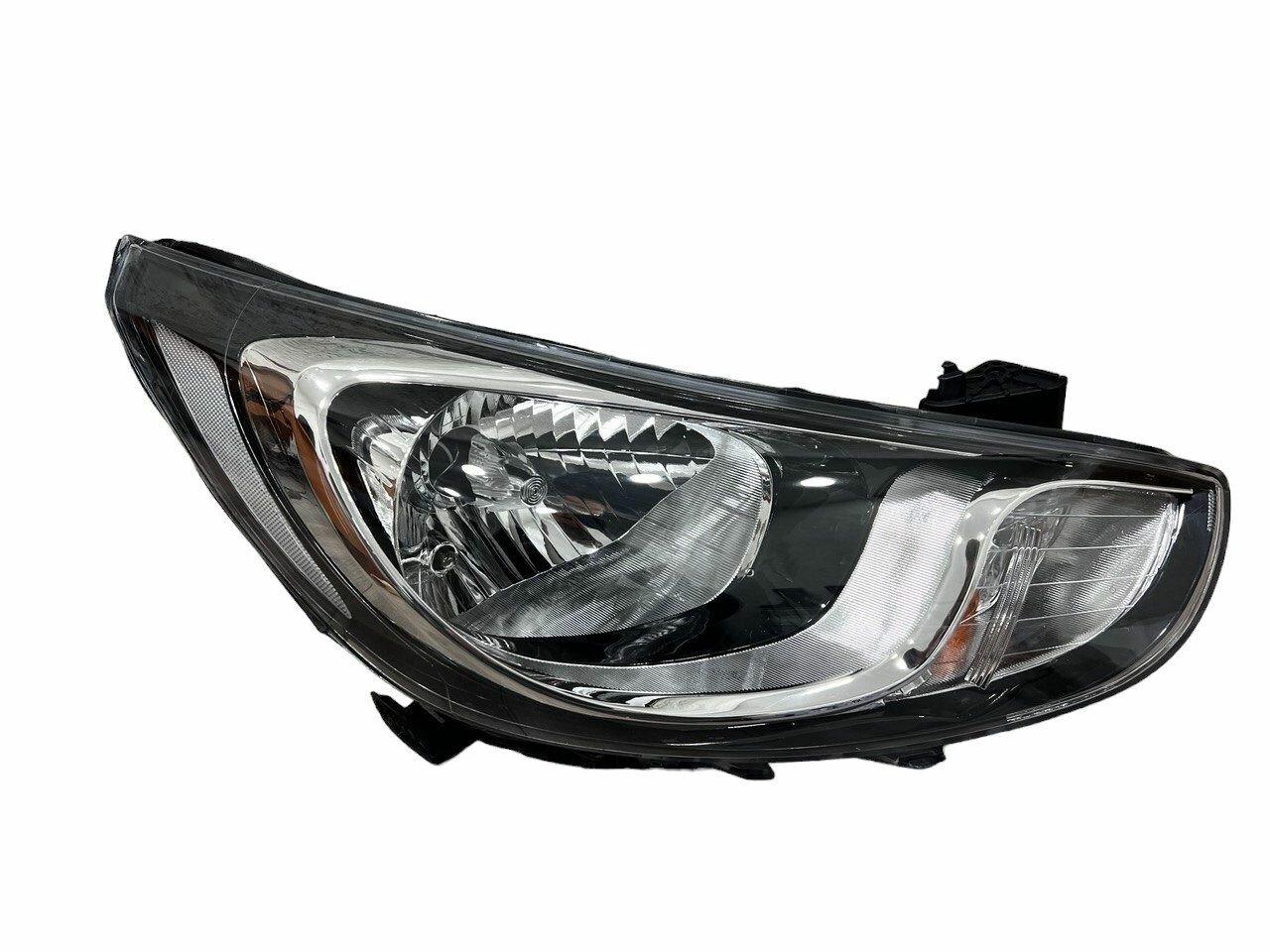 Фара передняя правая на HYUNDAI SOLARIS 10-14 Хендай Солярис 10-14 г (аналог)