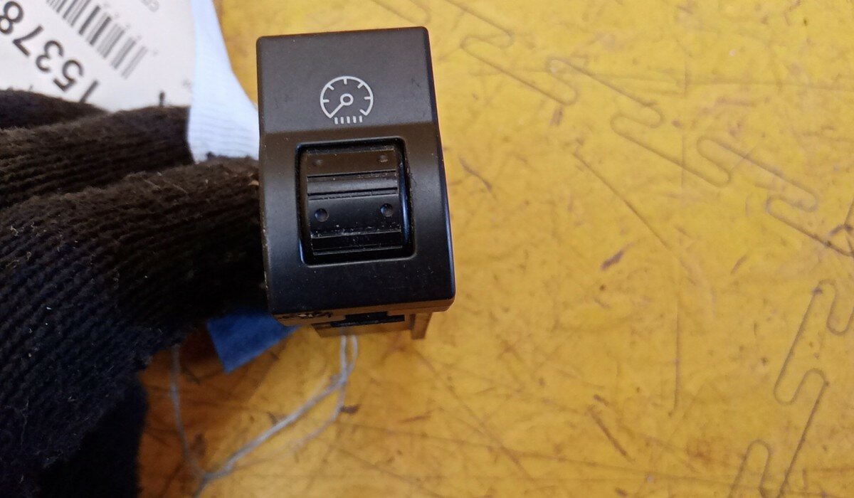 Кнопка многофункциональная 3 (BK) Mazda BP4K666R0