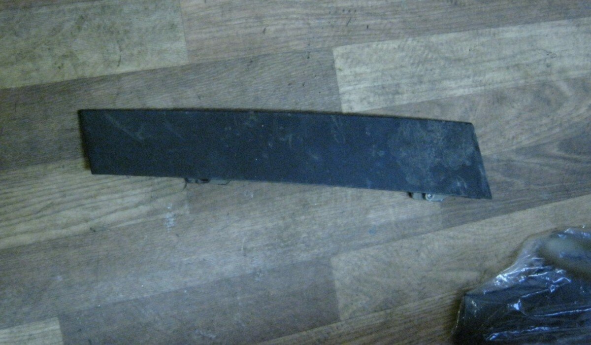 Накладка двери передней левой Jetta V Volkswagen 1K5837901