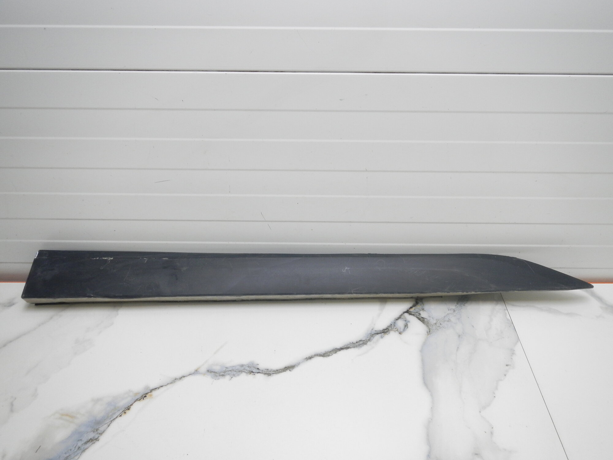 Б/У Накладка двери передней правой, Subaru (Субару)-OUTBACK (B16) (19-) SUBARU OUTBACK (B16) (19-) Трещины, царапины, по...