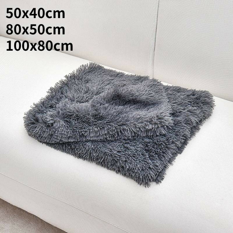 Warm fleece pet blanket for dogs and cats perfect for winter snuggling and home decoration in various colors dark gray 80x50cm