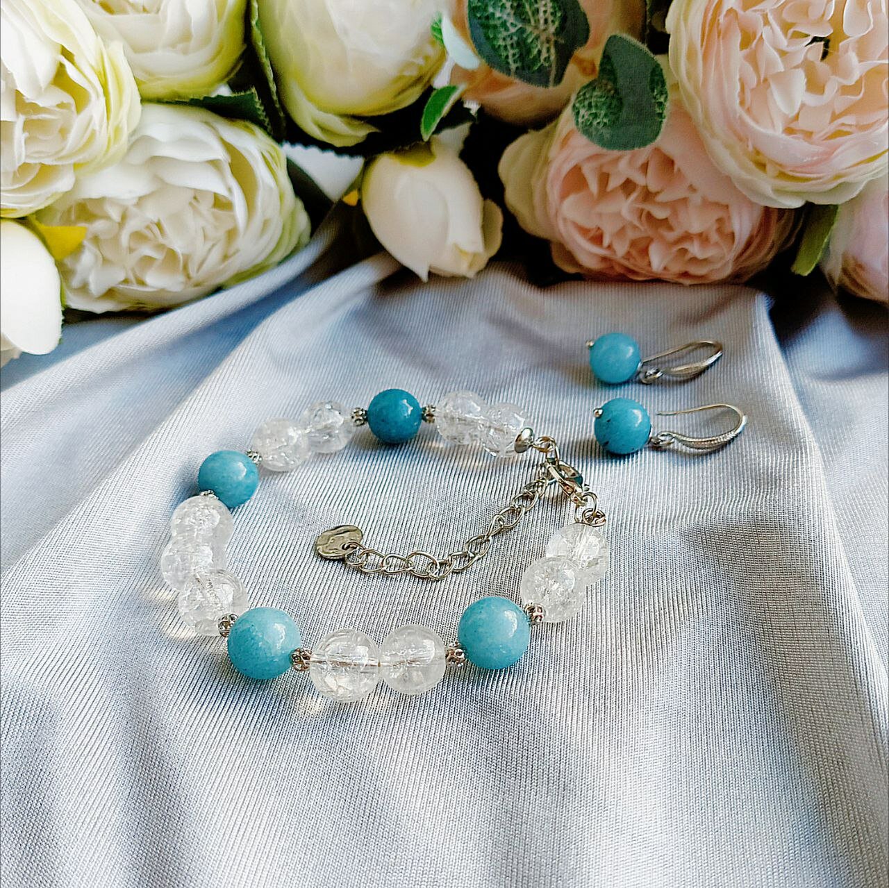 Комплект бижутерии: серьги, браслет