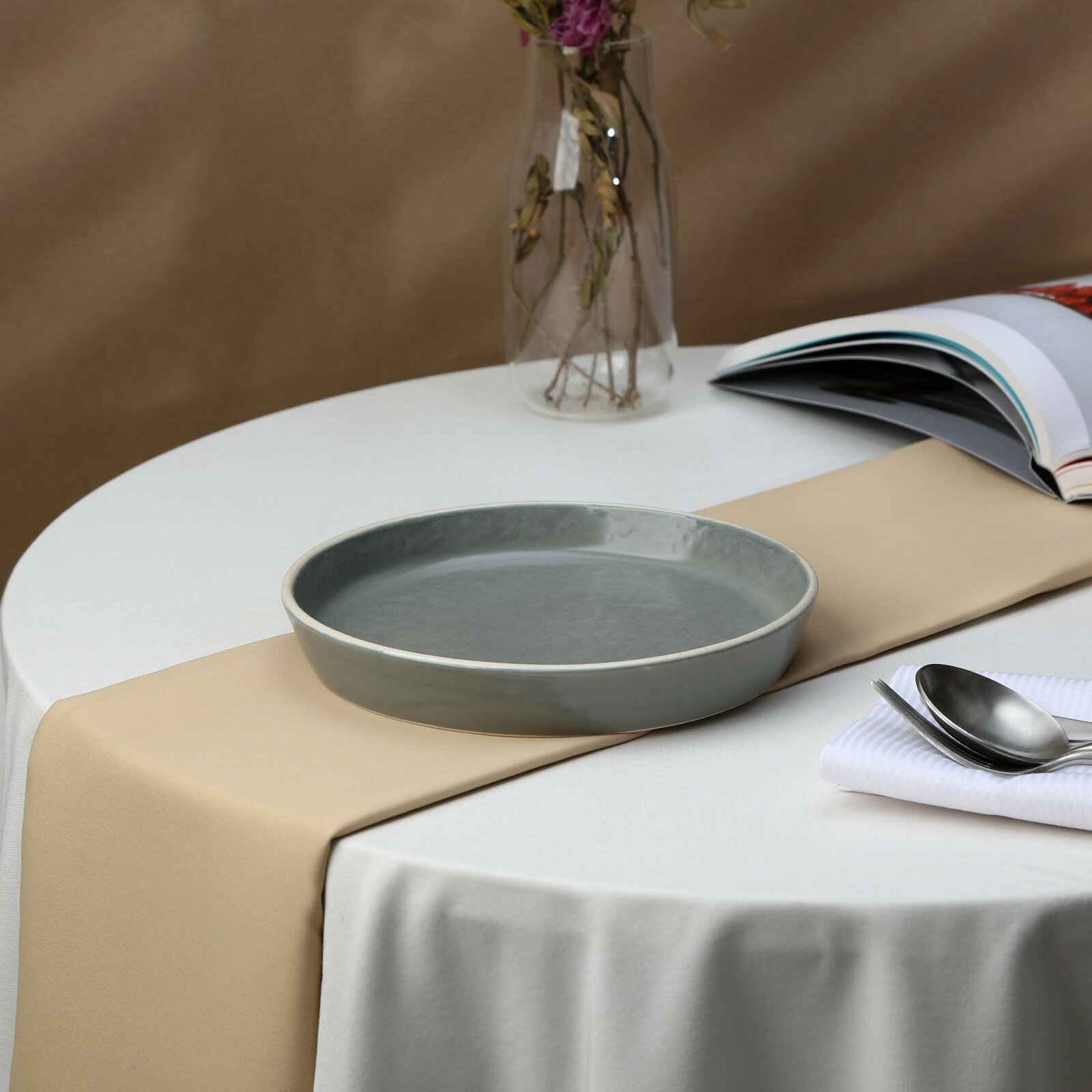 Блюдо фарфоровое для подачи и сервировки с высокими бортиками Effetto. d = 17.5 см