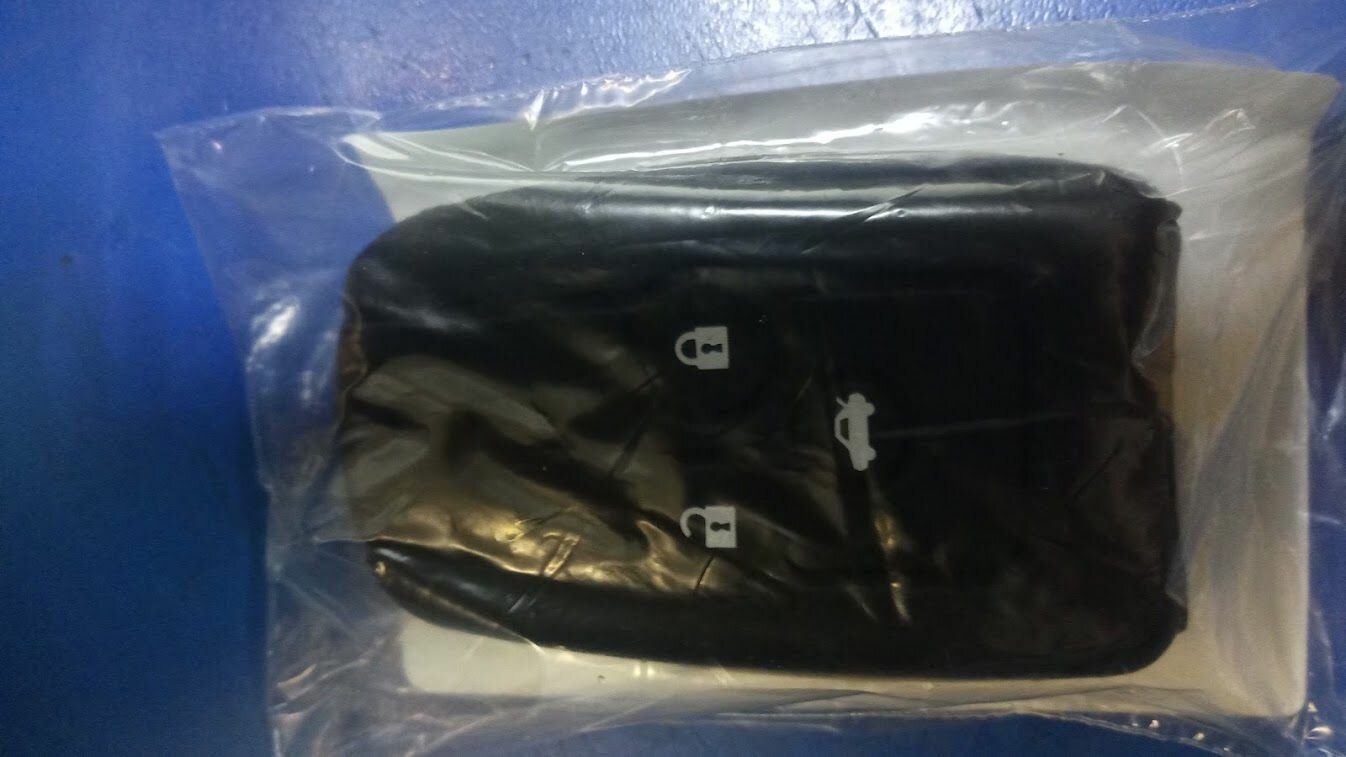 Силиконовый чехол для выкидного ключа хонда 2 кнопки АРТ. ВК022