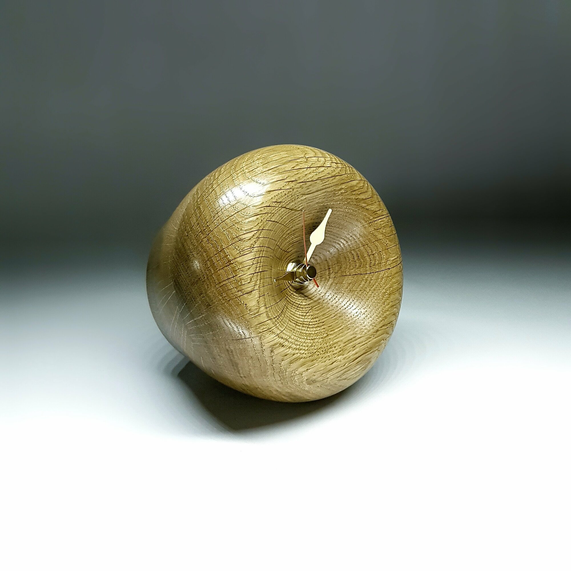 Дизайнерские настольные часы