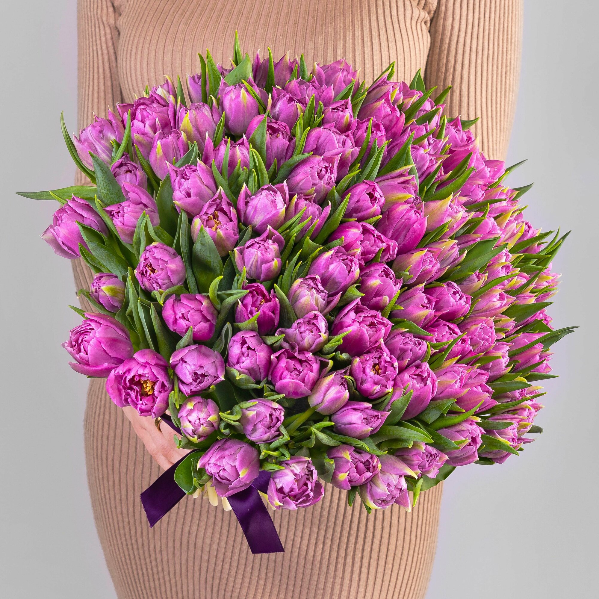 Букет Мегацвет24 "Сиреневый пионовидный Тюльпан", 101 цветок, сборка под ленту