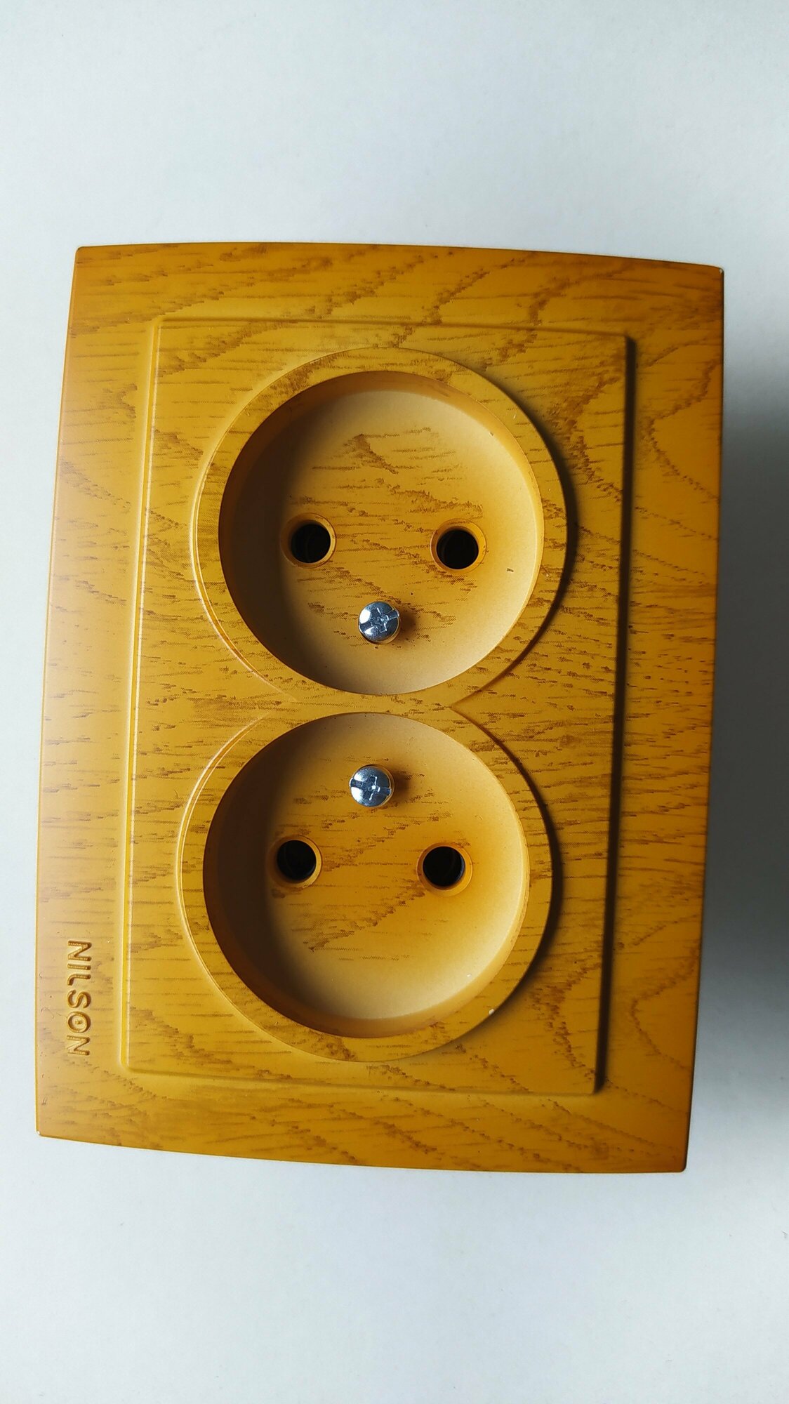 Розетка внутренняя двойная под светлое дерево