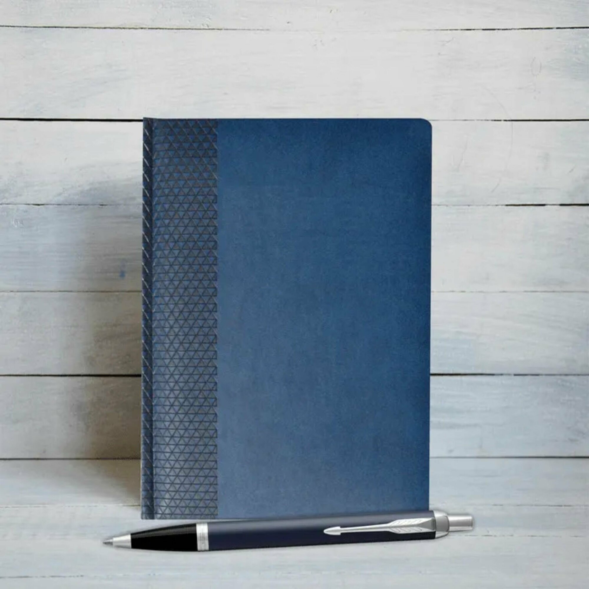 Подарочный набор: Ежедневник недатированный и Шариковая ручка Parker IM Metal, K221, цвет: Blue CT, стержень: Mblue 1931668