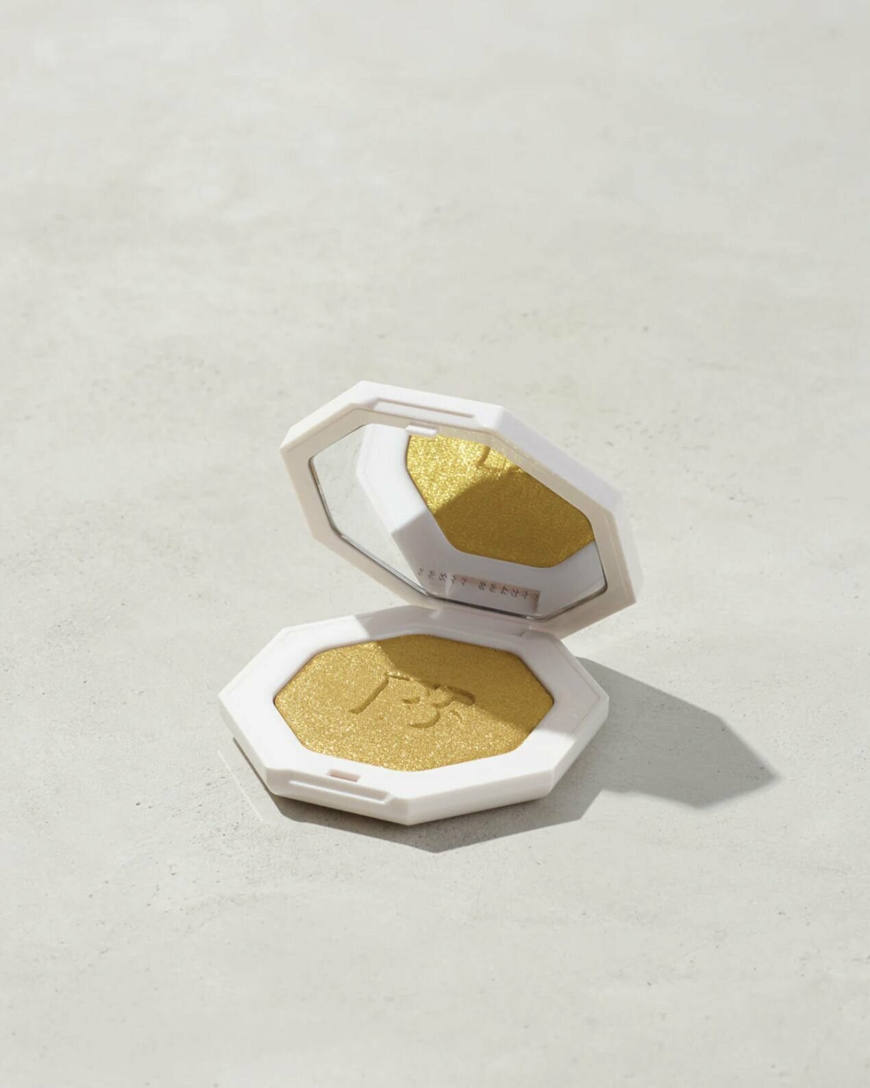 FENTY BEAUTY Хайлайтер KILLAWATT FREESTYLE HIGHLIGHTER (Trophy Wife) 8 г