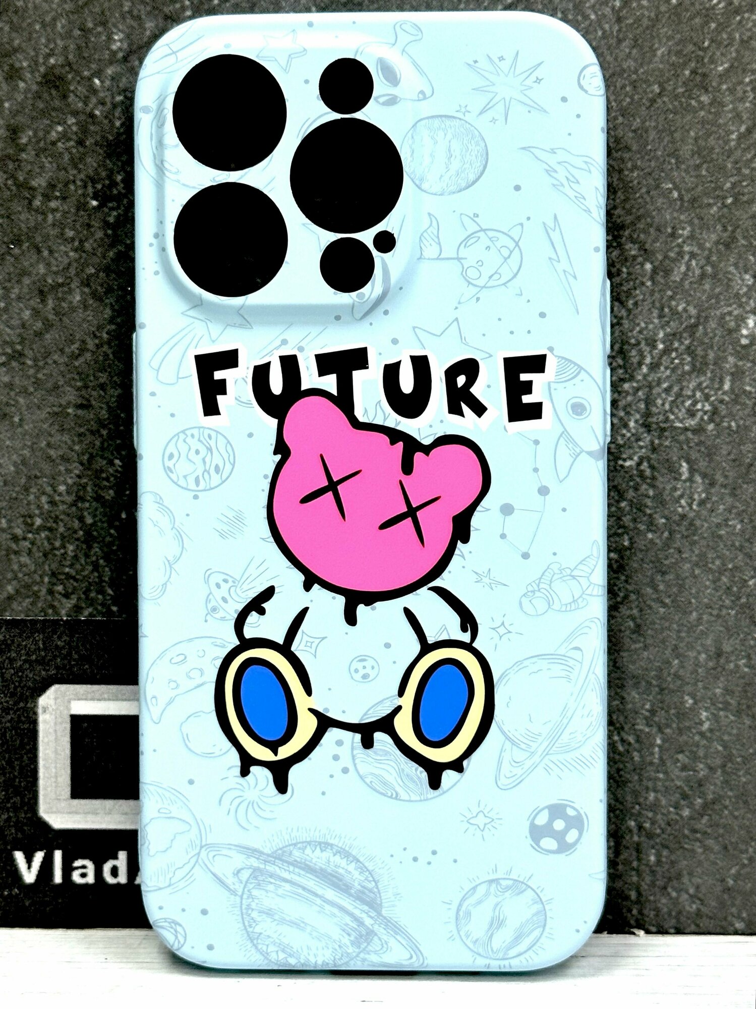 Светящийся чехол-накладка для Iphone 15 pro / Айфон 15 про LUXO/KAWS/ с флуоресцентным рисунком