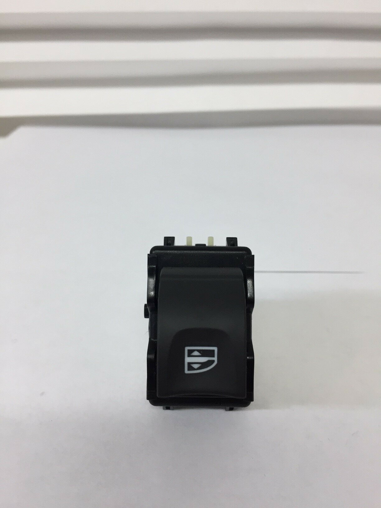 Кнопка стеклоподъемника 254217475R оригинал