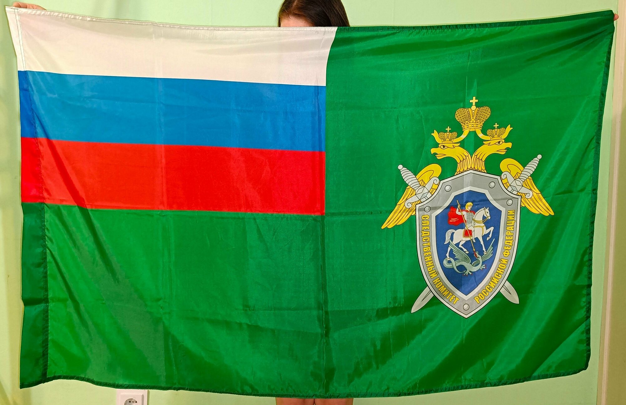 Флаг Следственного комитета РФ (90x135 см, полиэфирный шелк, сублимационная печать, прошит по периметру, карман слева)
