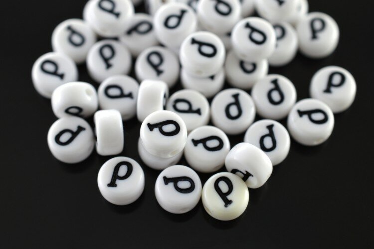 Бусина с русской буквой Р 7х4мм, отверстие 1мм, цвет белый/черный, 540-218, 2шт