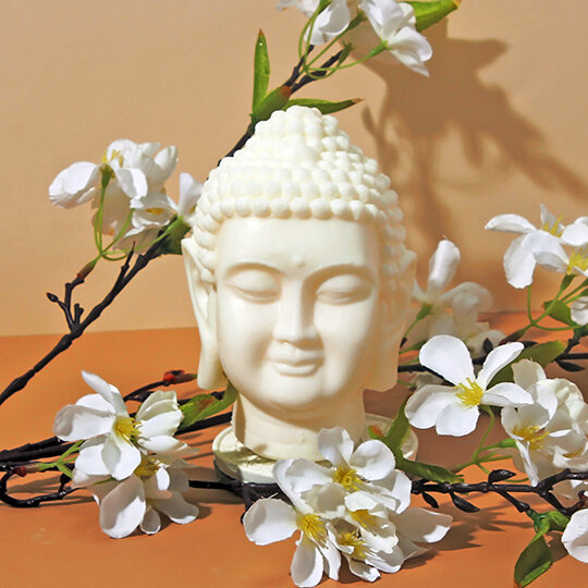 Свеча ручной работы 'Будда' (разные цвета) / Белый