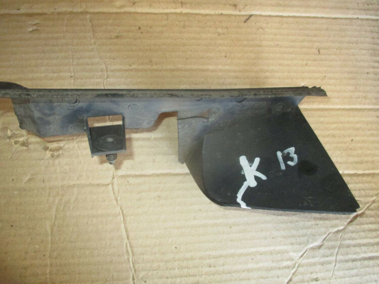 Дефлектор радиатора охлаждения левый 1XS418B407AE 2M518B407AB XS418B407AE Форд Фокус 1