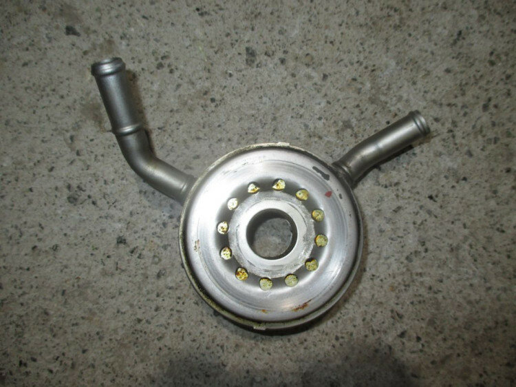 Радиатор масляный 213051KA1A 213051KA0A Ниссан Кашкай Ноут Тиида 1,6 литра HR16DE