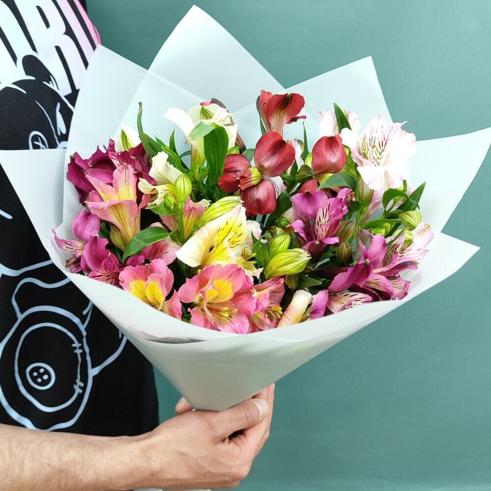 Букет "Счастливый талисман" из 7 разноцветных альстромерий микс