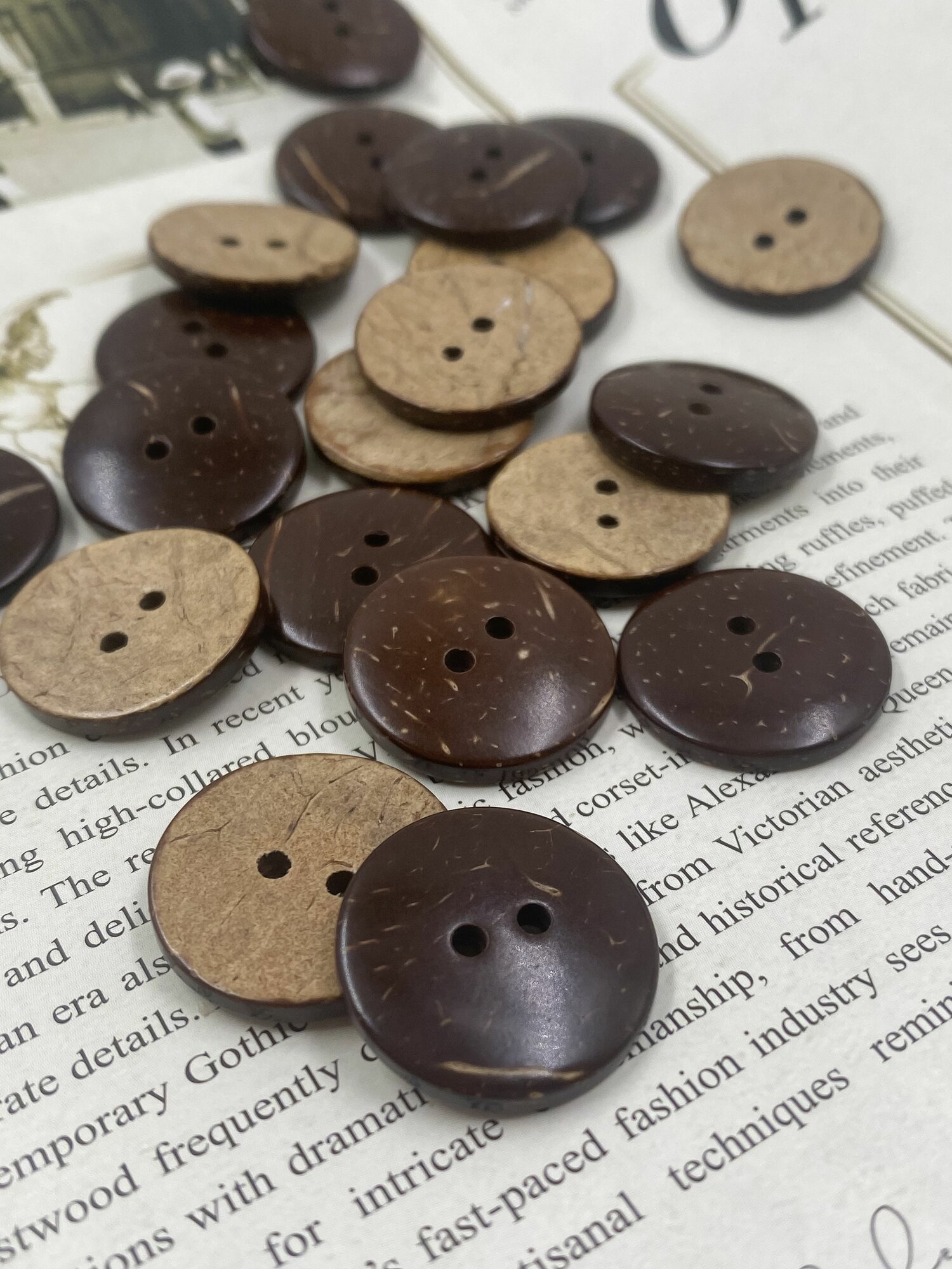 Пуговицы кокосовые 23 мм 20 шт