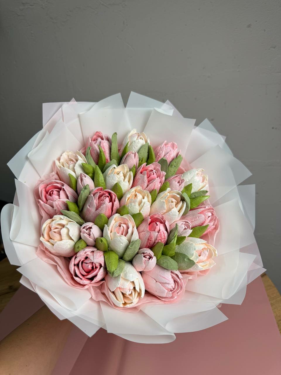 Новинка! Большой букет из микса белых и розовых тюльпанов
