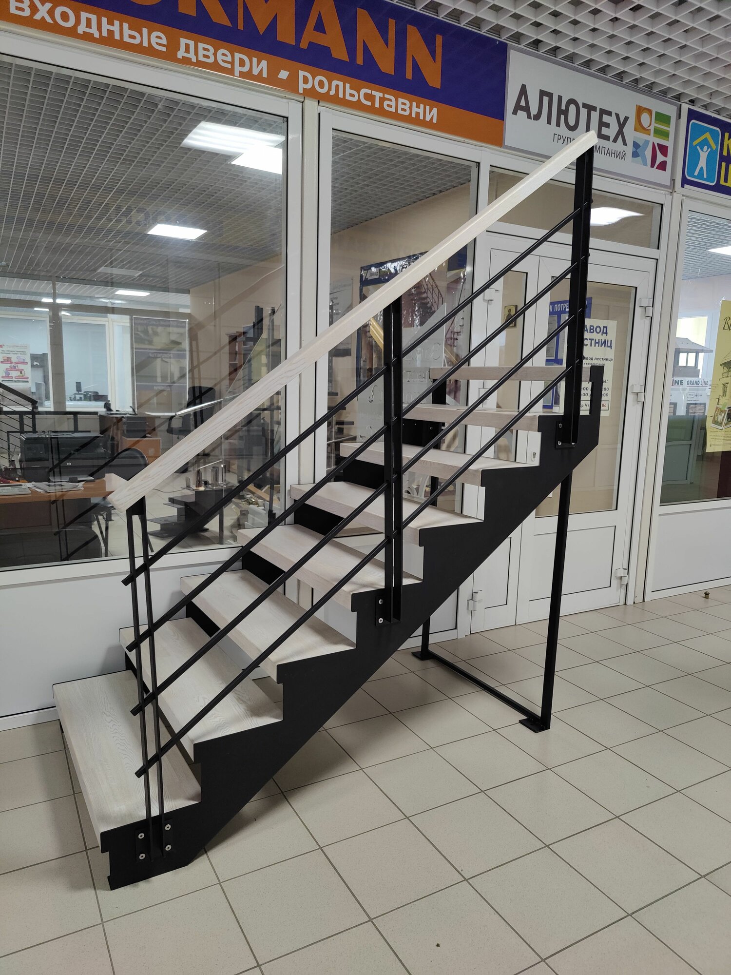 Лестница в дом прямая 7 ступеней. Ширина 800мм