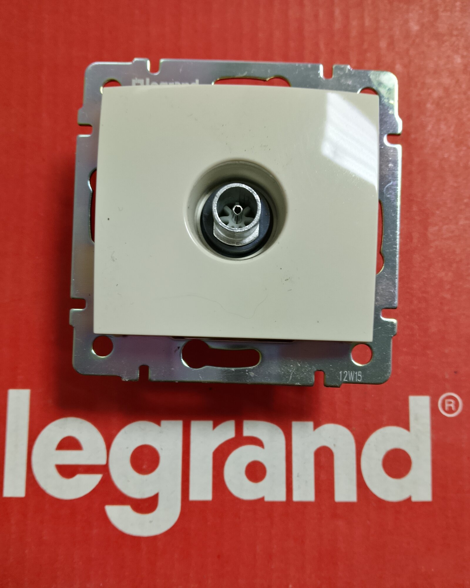 Антенный вход LEGRAND Valena 774329, скрытый монтаж, цвет слоновая кость