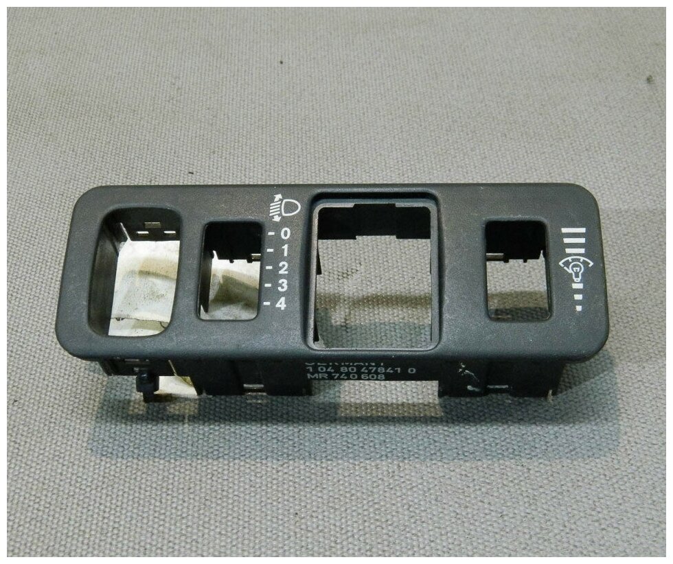 Накладка декоративная Mitsubishi Carisma