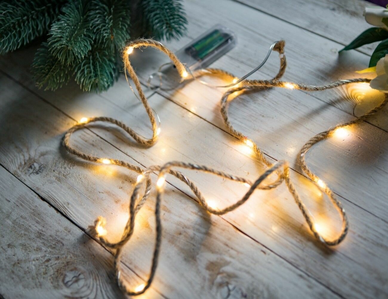 Светящаяся верёвочка роппи, 20 тёплых белых мини LED-огней, D-0.6 см, 2+0.3 м, батарейки, Koopman International AXS501020