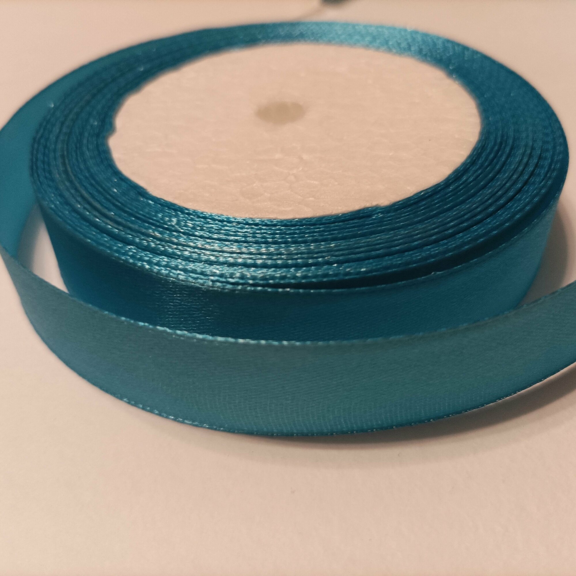 Лента атласная бирюзовая 20мм 23м
