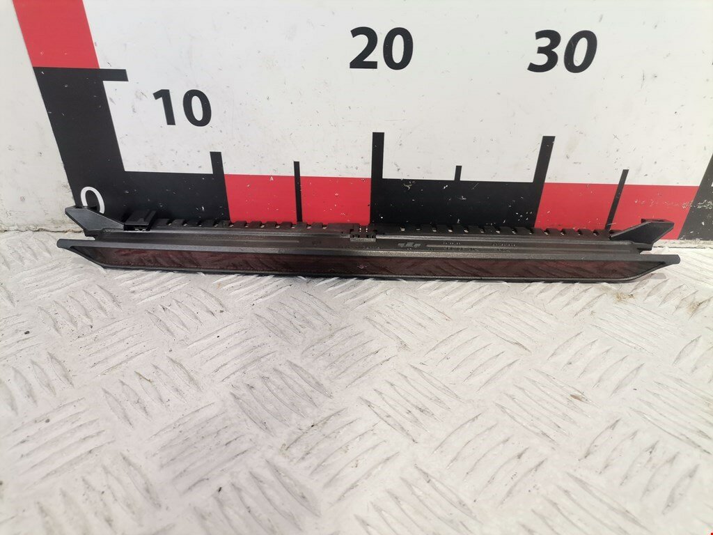 Фонарь дополнительный тормозной (стоп-сигнал) Volkswagen Sharan 1 1J6945131C арт. 1502788