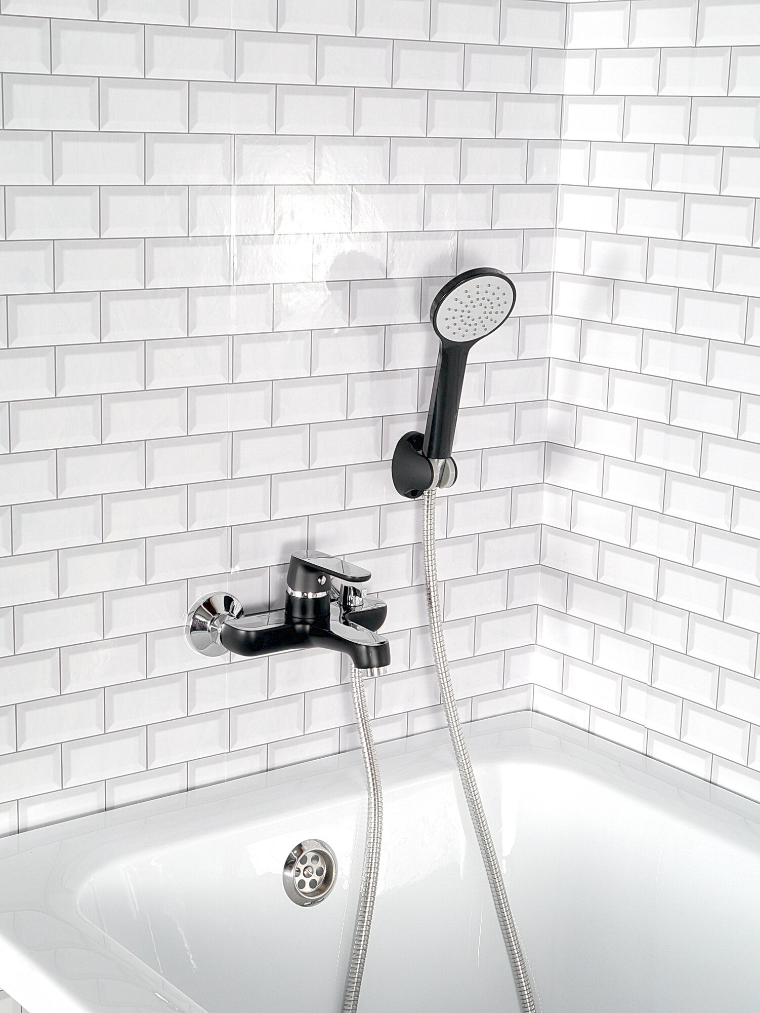 Смеситель на ванну Potato P30118-6 с коротким изливом, картридж 35 мм, чёрный