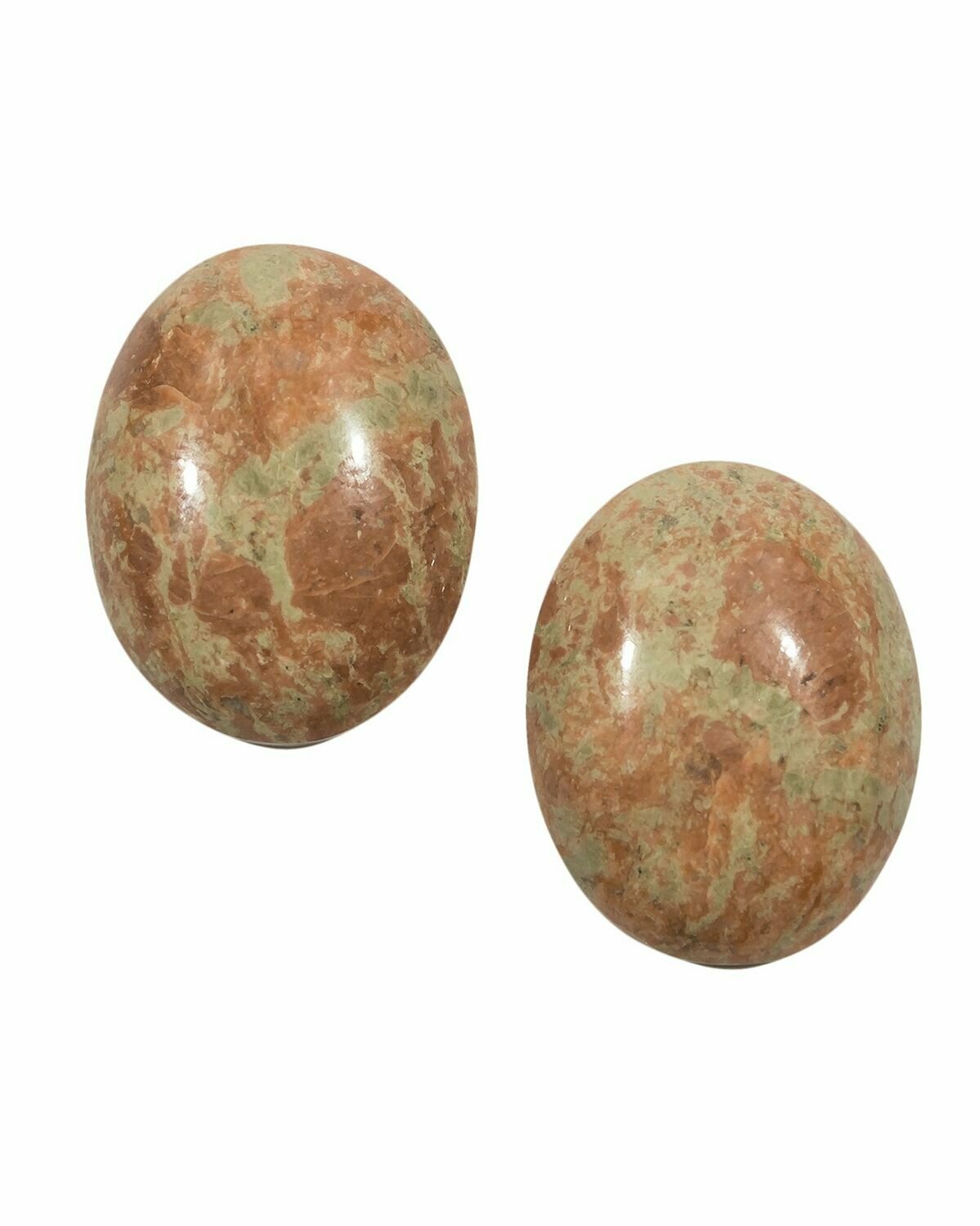 Пара кабошонов из унакита размером 25х20х7 мм.
