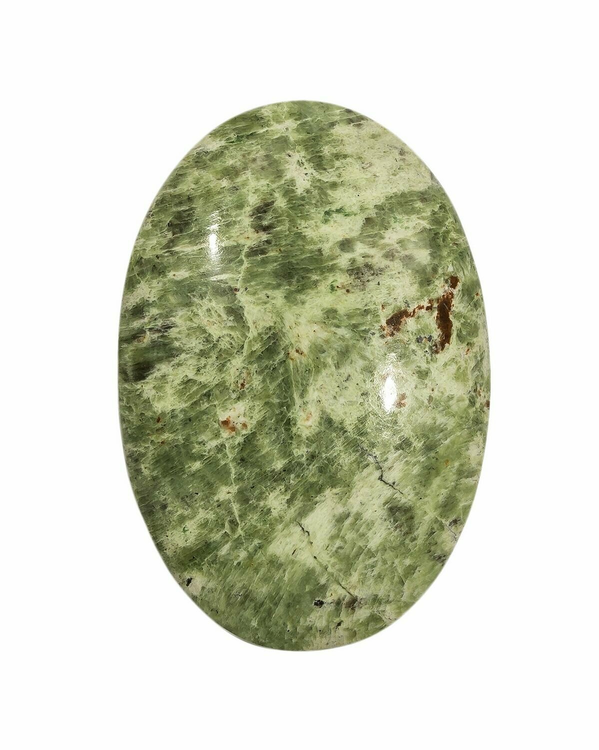 Кабошон из хромдиопсида размером 52х35х7 мм.