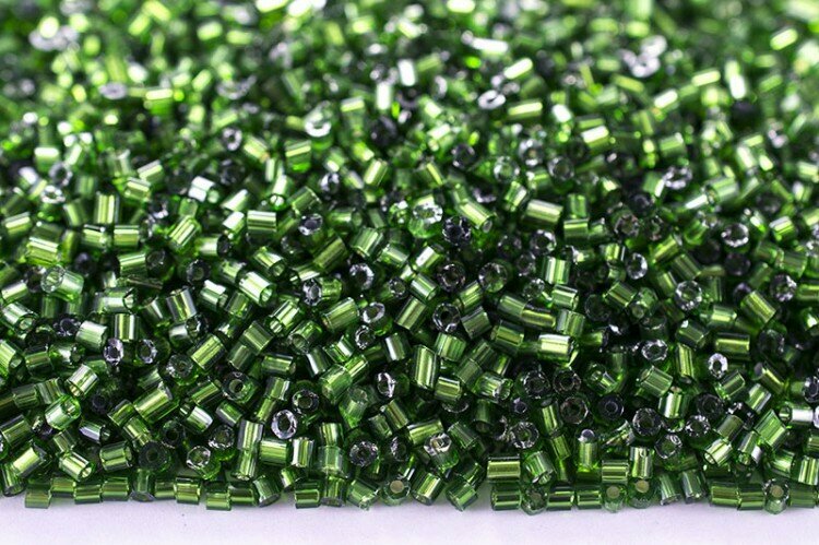 Бисер китайский рубка размер 11/0, цвет 0027В зеленый, серебряная линия внутри, 85г