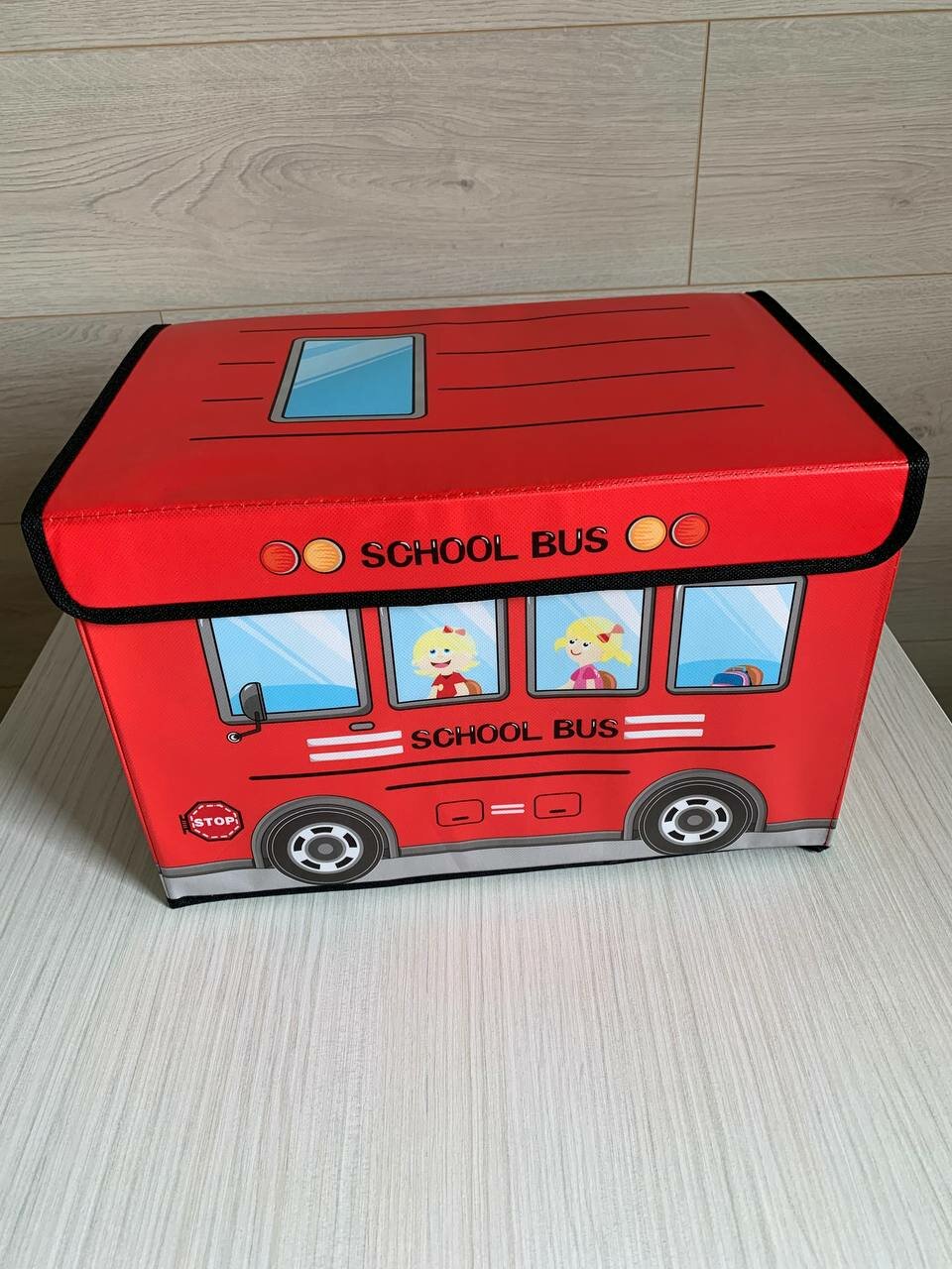 Короб для хранения с крышкой и ручками. Цвет красный.