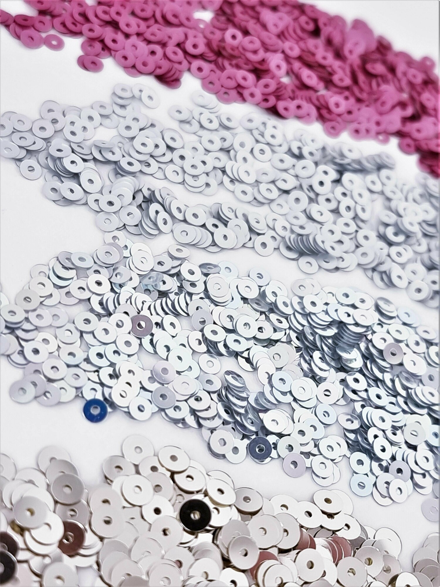 Итальянские пайетки 3 и 4мм. 4шт. по 1,5г. Розовые, Серебряные, Золотые.