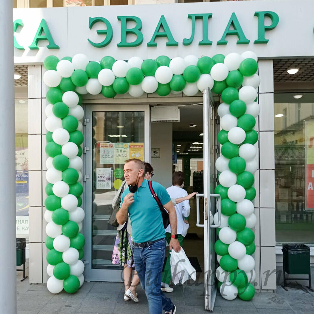 Арка из шаров "Бело – зелёная"