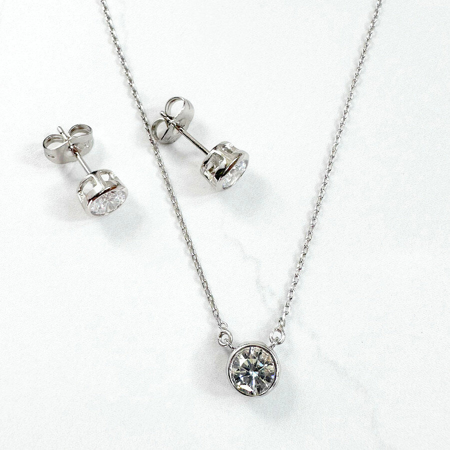 Комплект бижутерии: серьги, колье, циркон