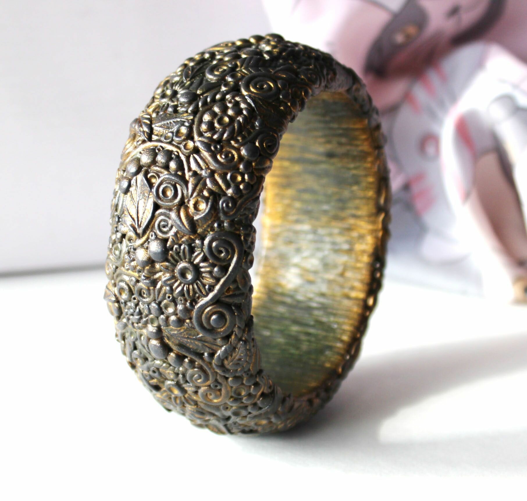 Жесткий браслет