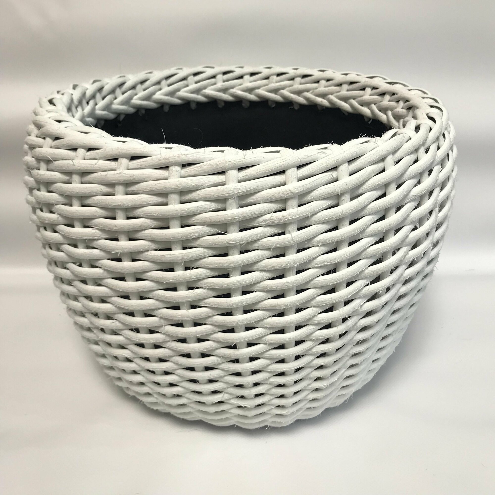 Кашпо/горшок из искусственного ротанга. 20 литров. Белый шлиф.