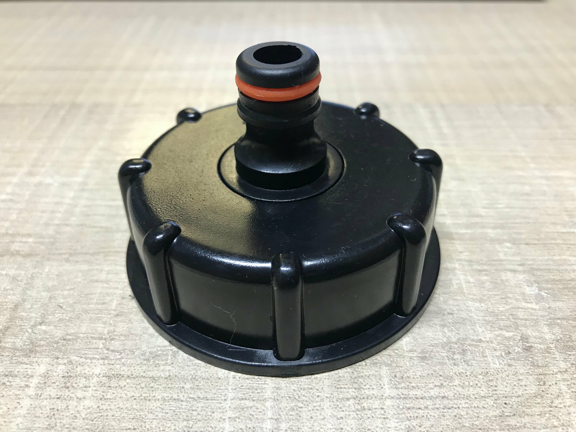 Крышка для еврокуба с внутренней резьбой 60мм и быстросъемным коннектором для шлангов (без коннекторов)