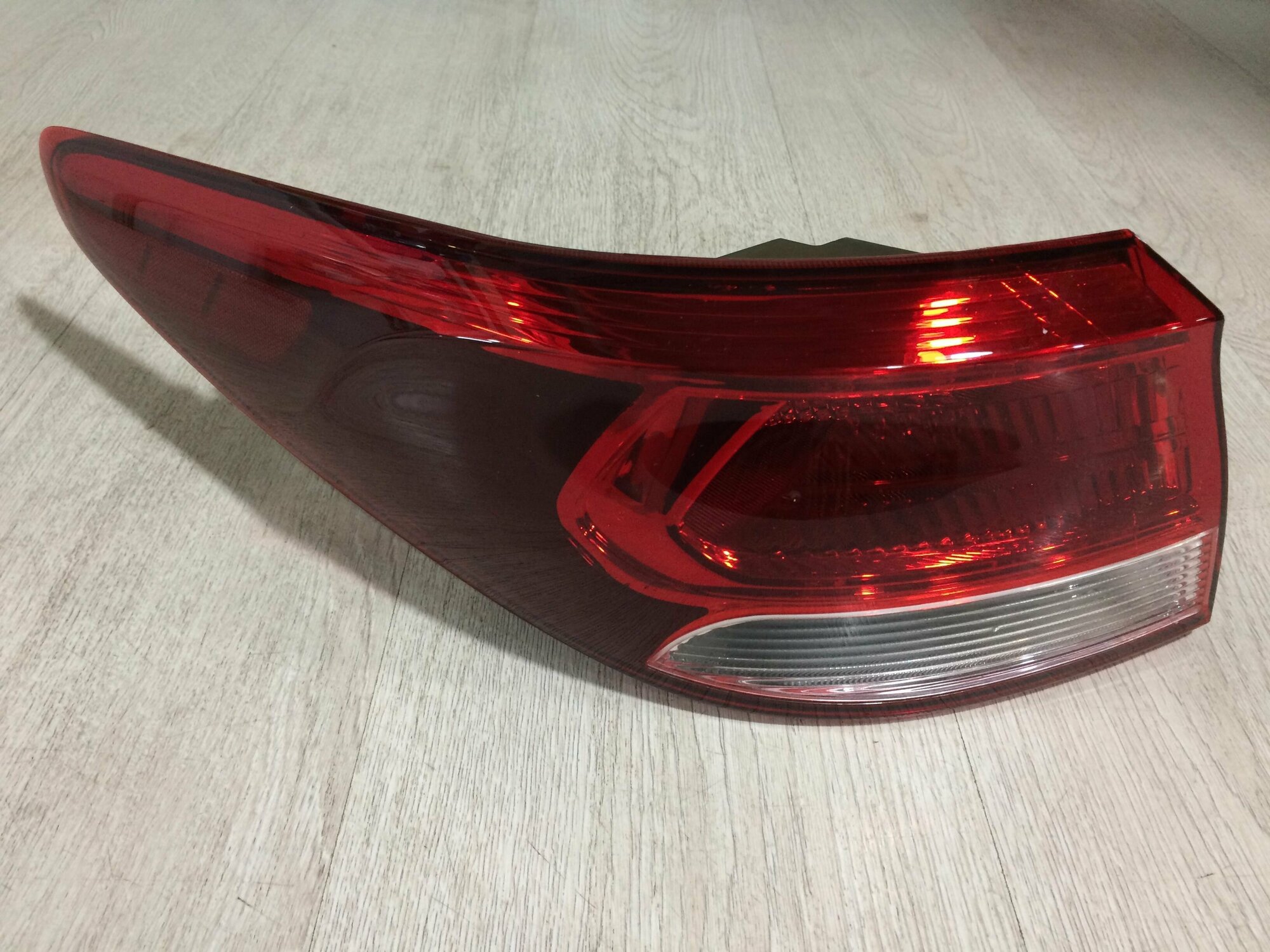 Фонарь задний левый в крыло Киа Рио 4 2017-2020гг Kia Rio (не диодный)